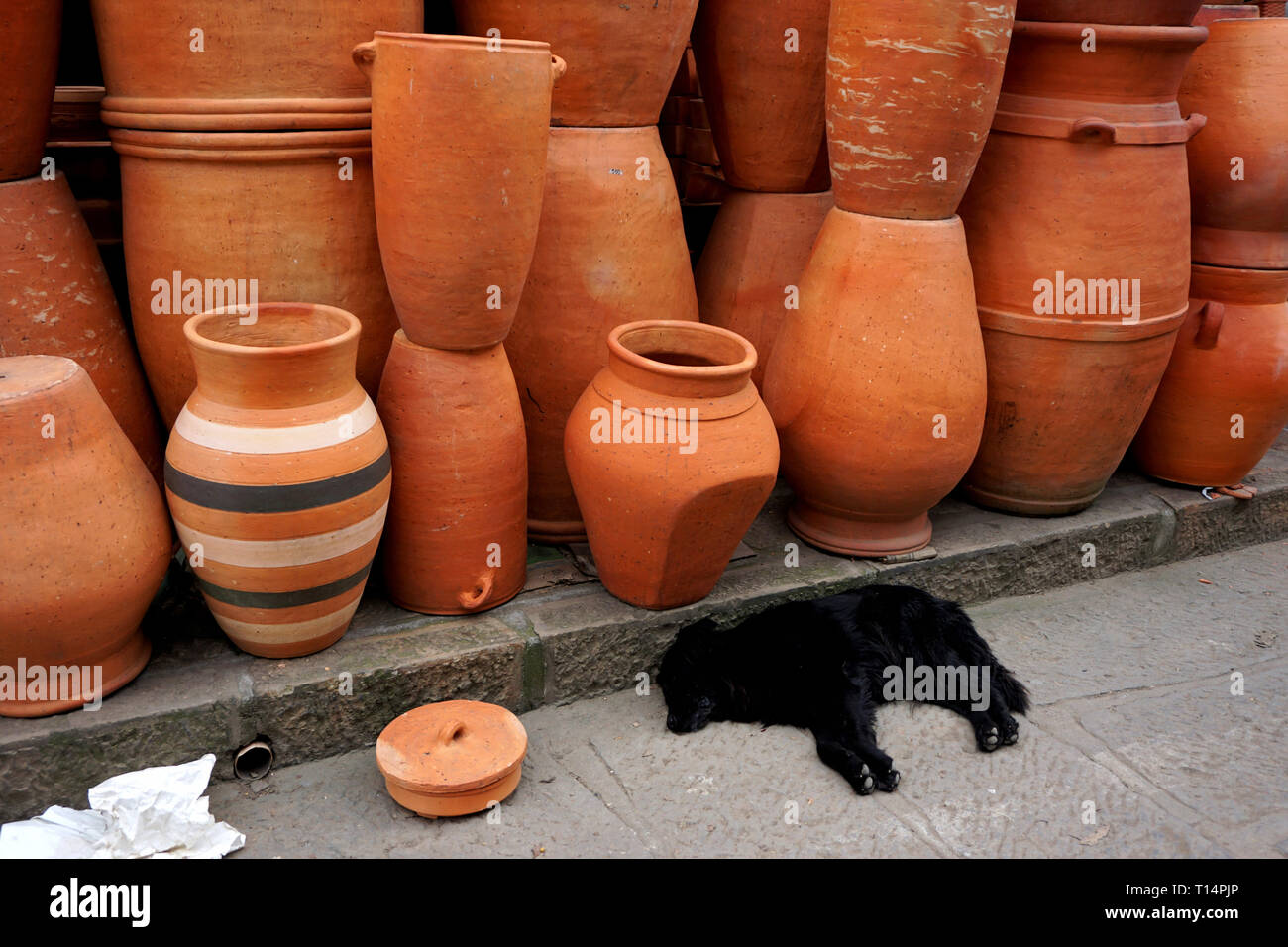 Black clay pottery colombia hi-res stock photography and images - Alamy