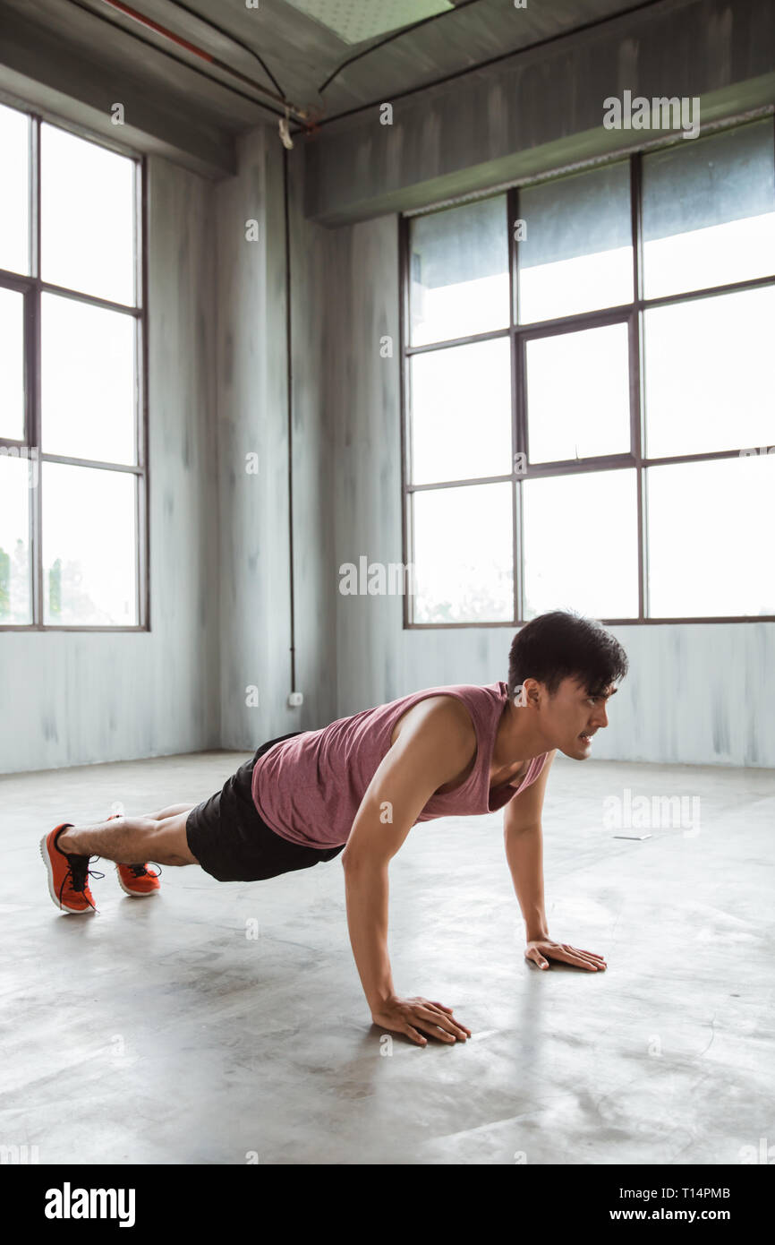 sport man push up in the gym Stock Photo - Alamy