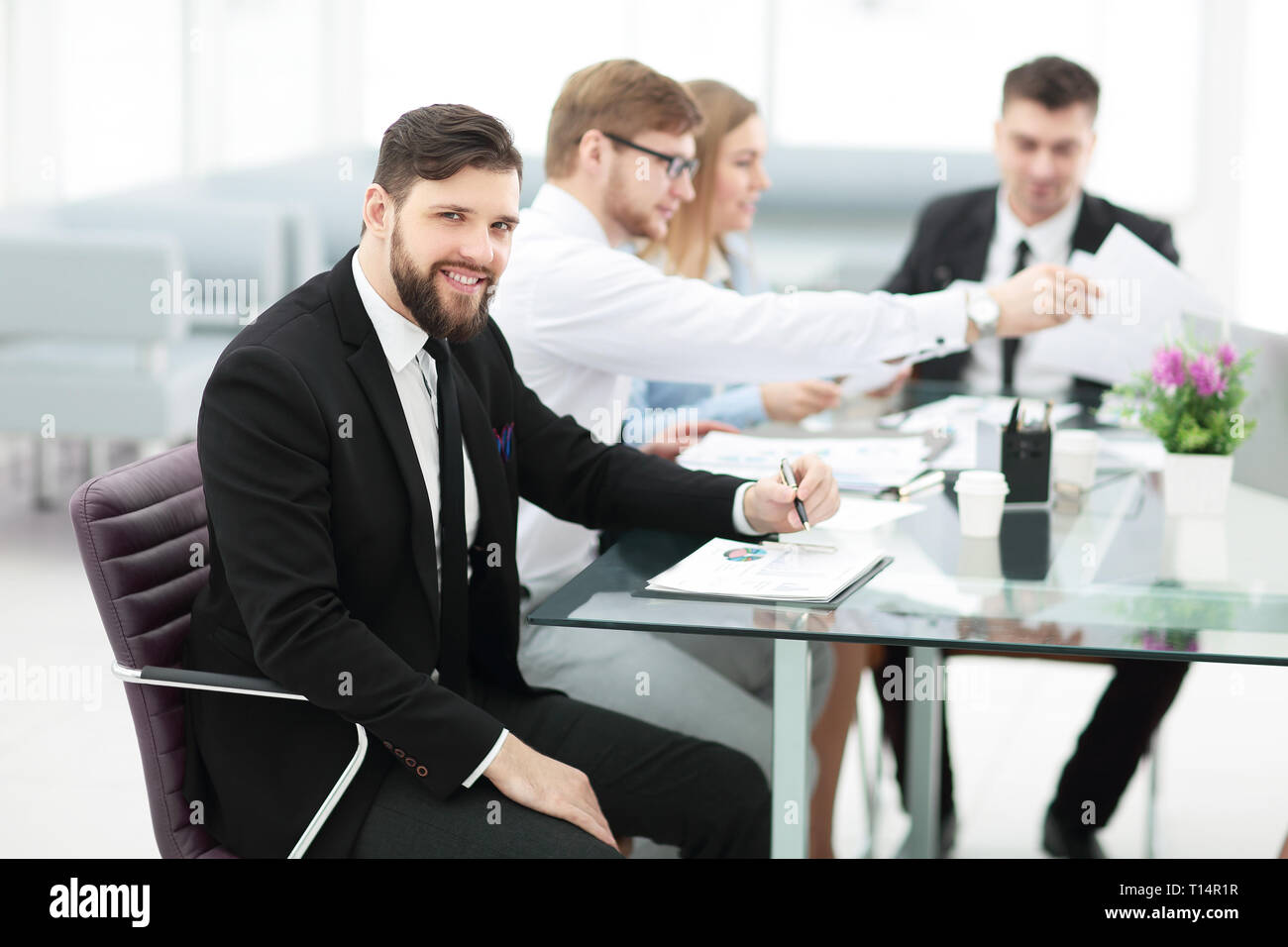 businessman and business team discussing business issues Stock Photo ...