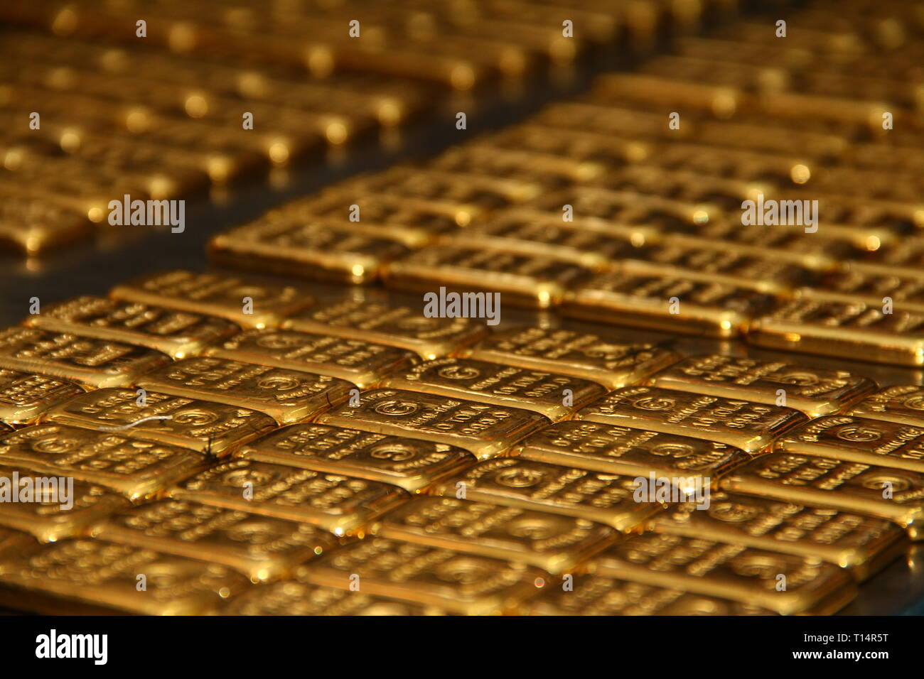 Malleable metals hi-res stock photography and images - Alamy