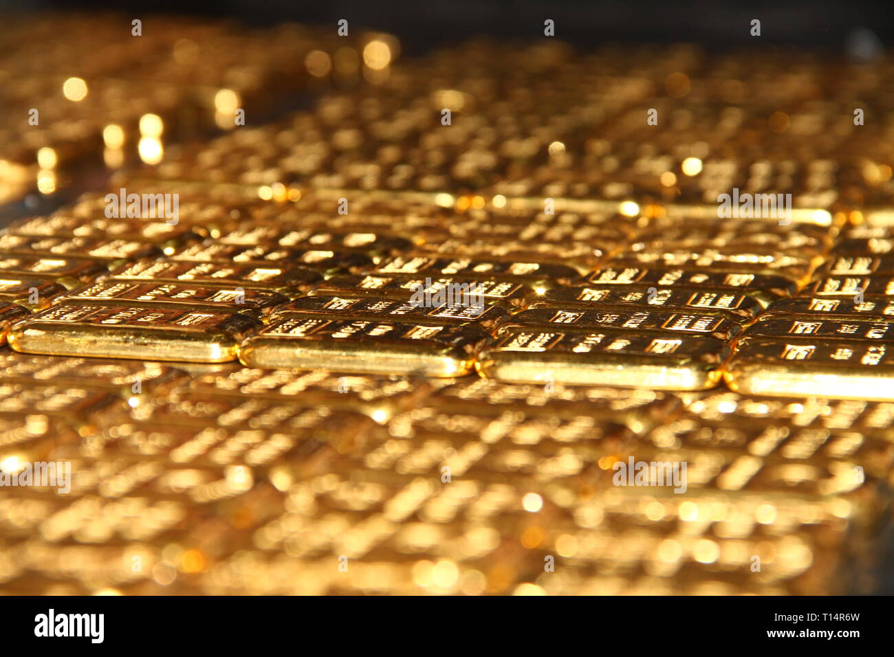 Stretched wires hi-res stock photography and images - Alamy