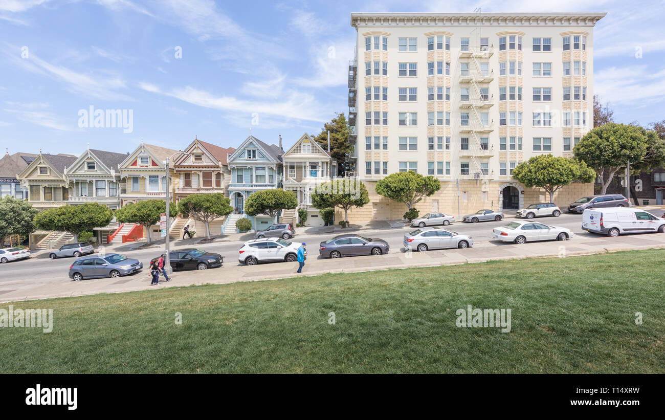 Car in san francisco slope street hi-res stock photography and images ...