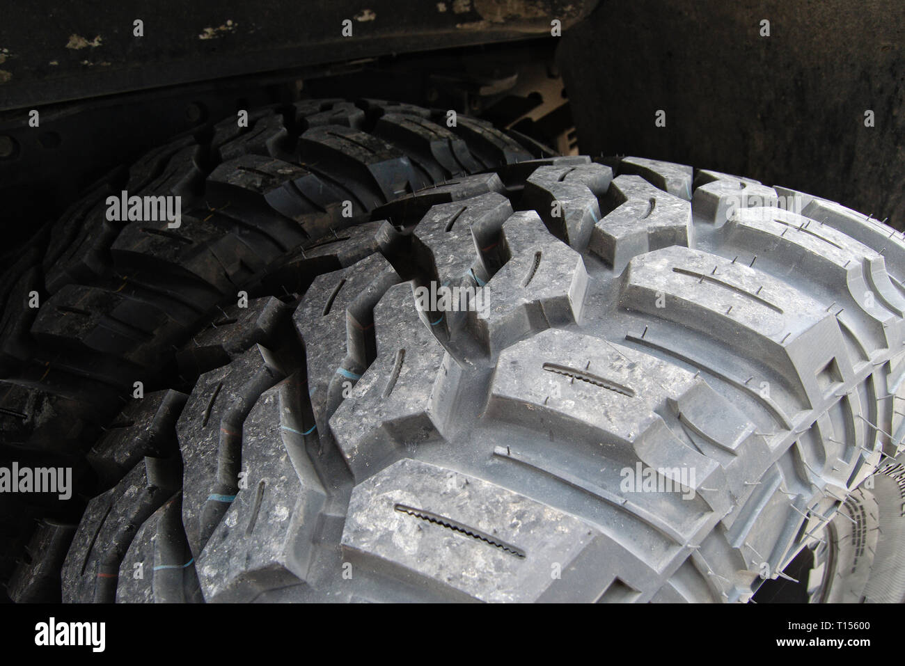 Dually tires hi-res stock photography and images - Alamy