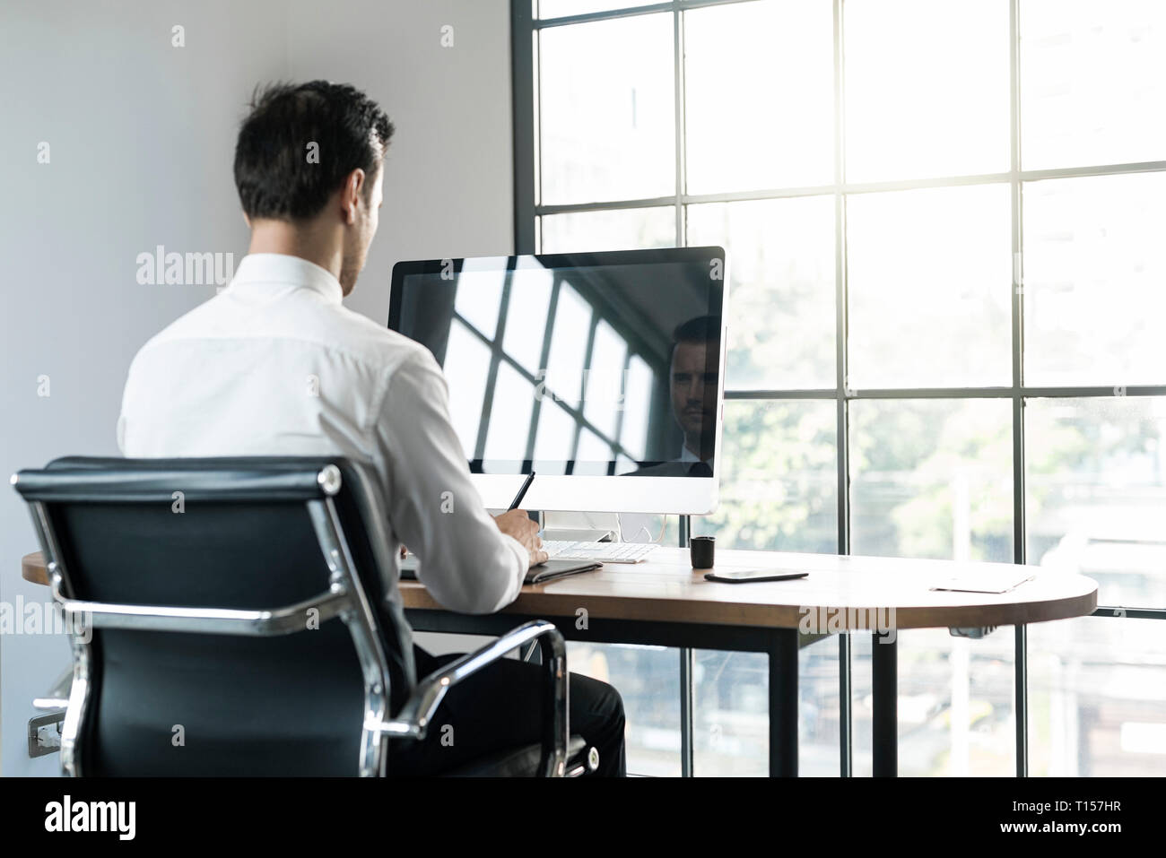 Working in front of computer hi-res stock photography and images - Alamy