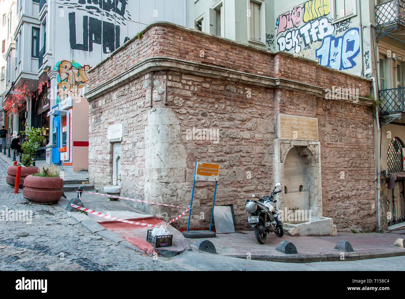 Yuksek kaldirim hi-res stock photography and images - Alamy