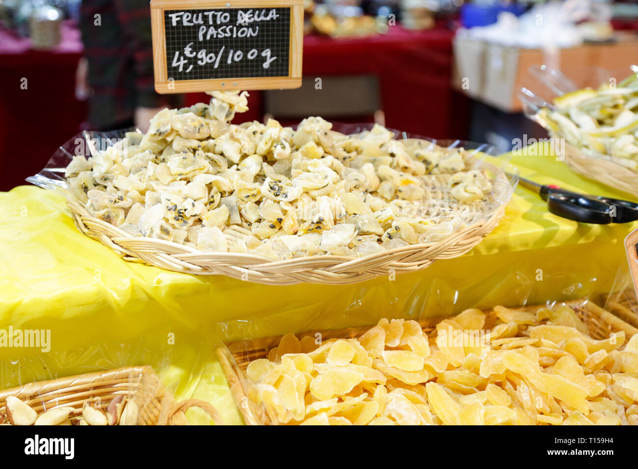 Japanese girl, with typical kimono, writes names in Japanese symbols ...