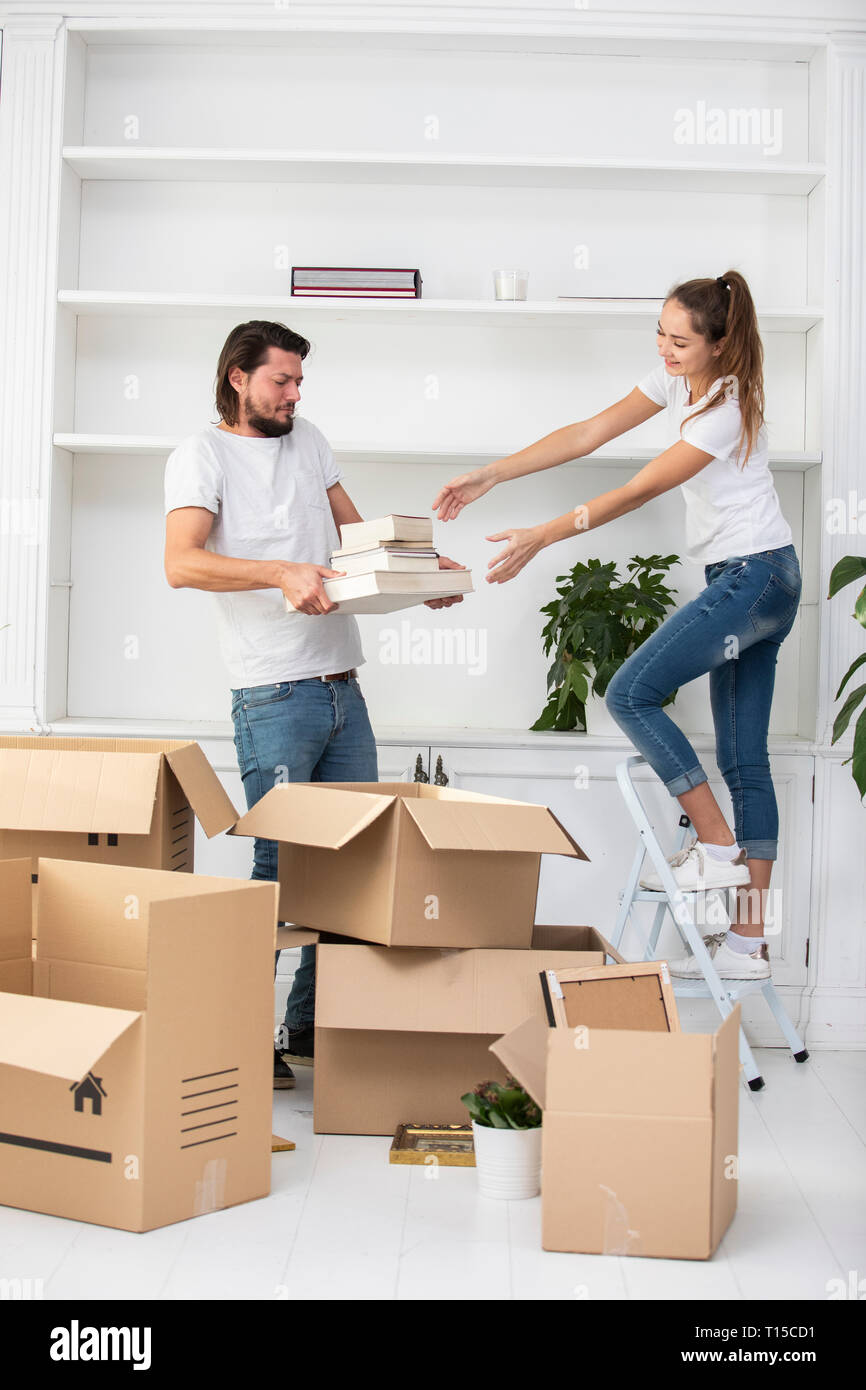 Unpacking cardboard boxes hi-res stock photography and images - Alamy