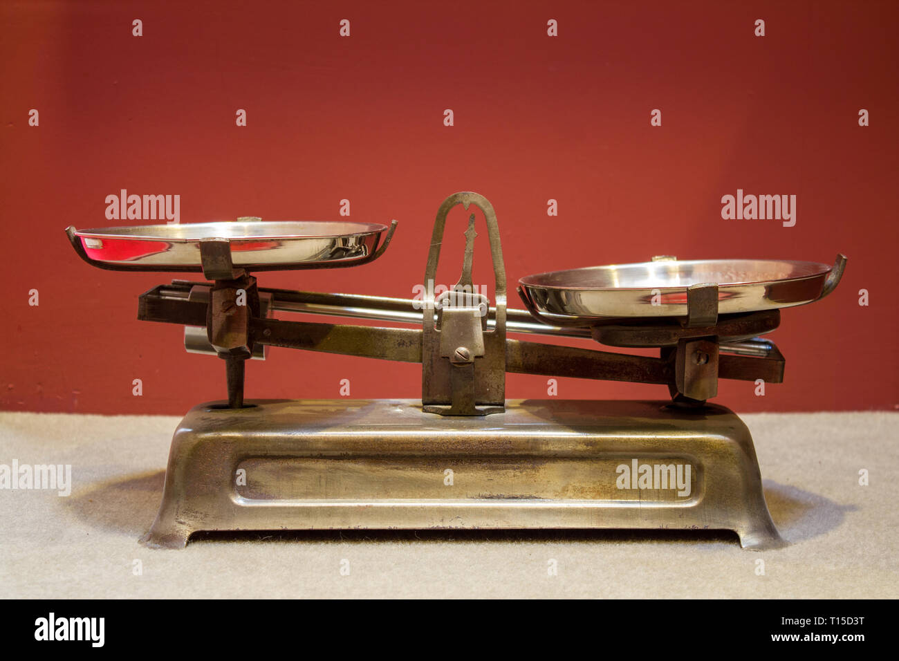Old weighing machine scales hi-res stock photography and images - Alamy