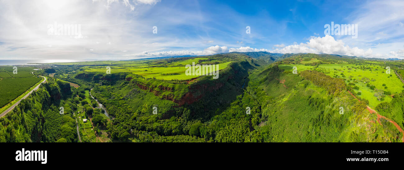 USA, Hawaii, Kauai, Hanapepe Valley, Hanapepe River and Kaumualii ...