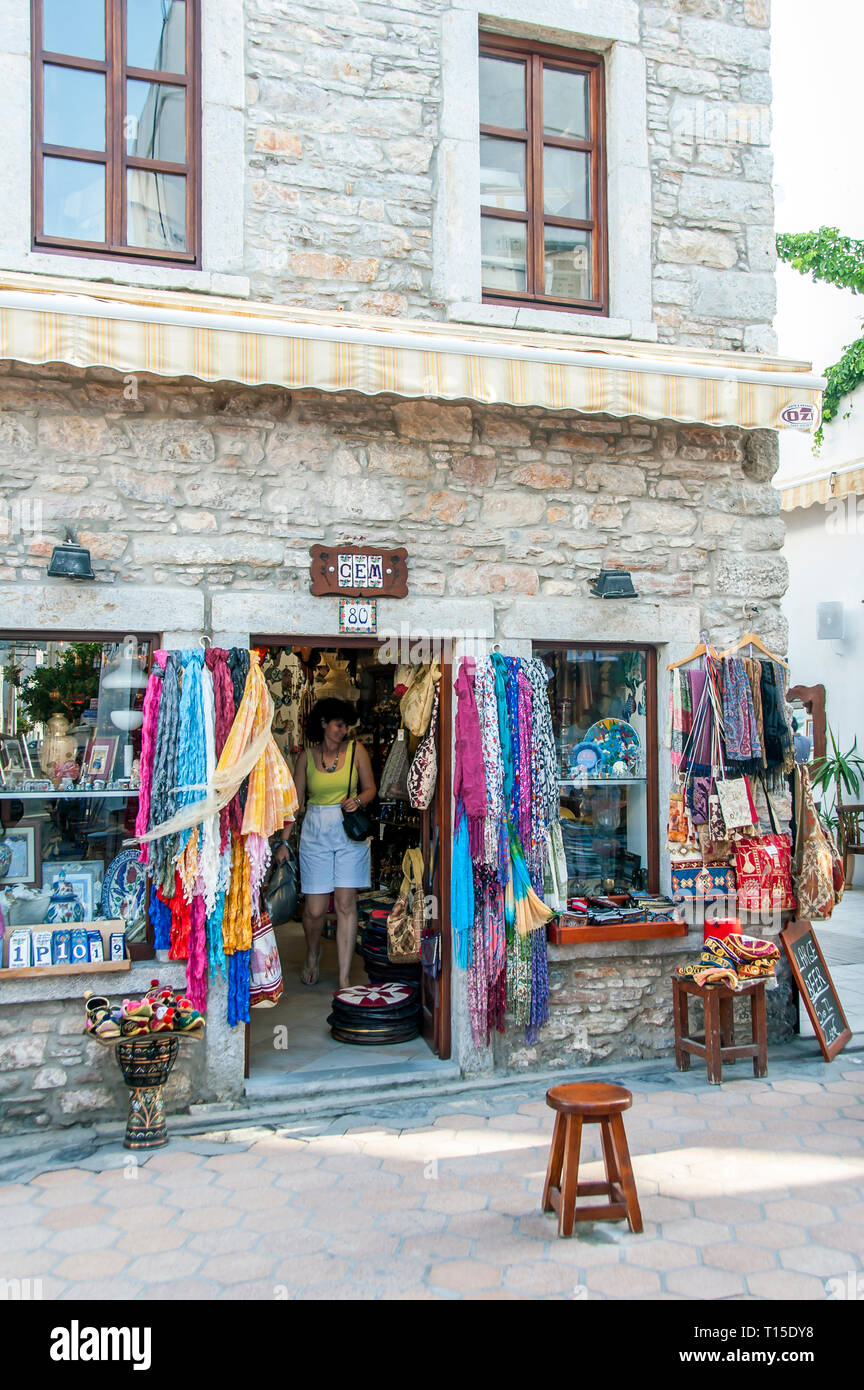 Gift shop in beach town hi-res stock photography and images - Alamy
