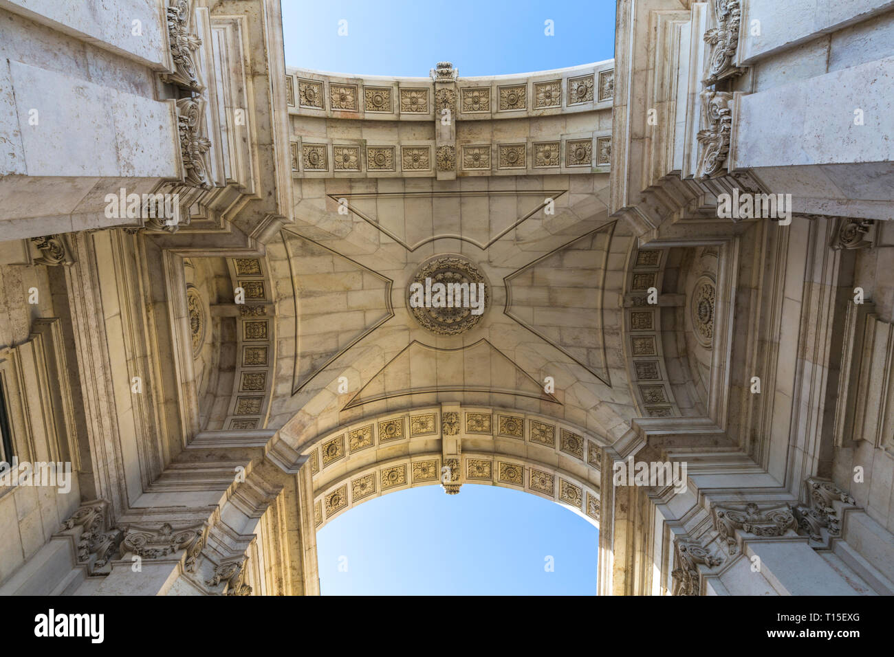 Portugal, Lisbon, Arco da Rua Augusta seen from below Stock Photo - Alamy