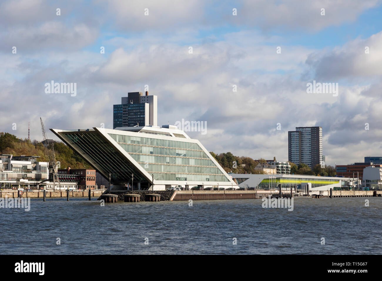 Office buildings docklands hi-res stock photography and images - Alamy
