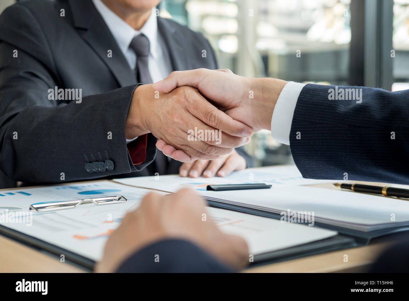 Negotiating business, Two confident business man shaking hands with ...