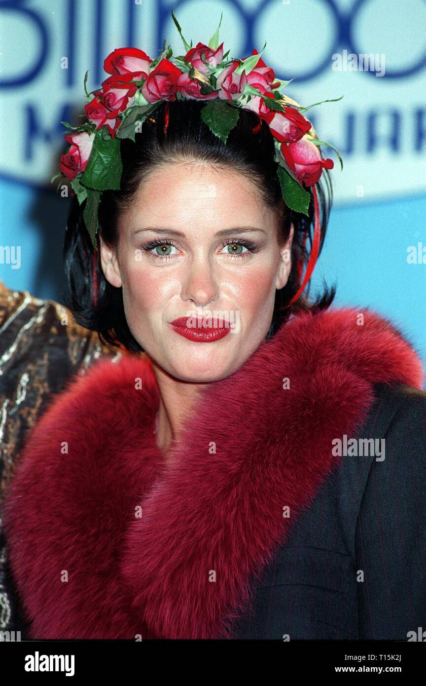 LAS VEGAS, NV. December 09, 1997: Lena Growford, lead singer with pop ...