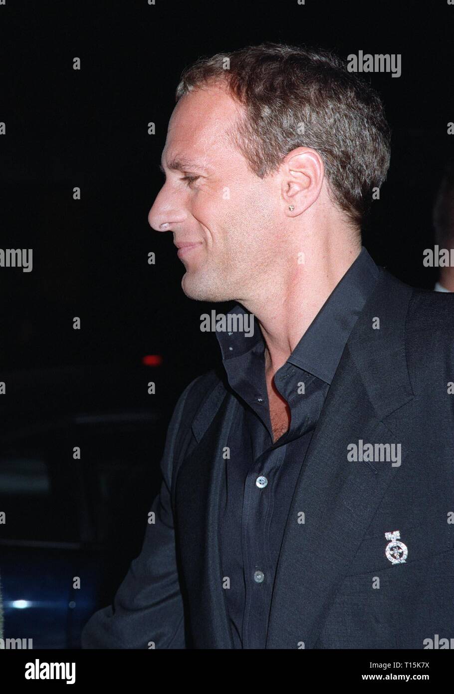 LOS ANGELES, CA. November 15, 1997: Pop star Michael Bolton shows off ...