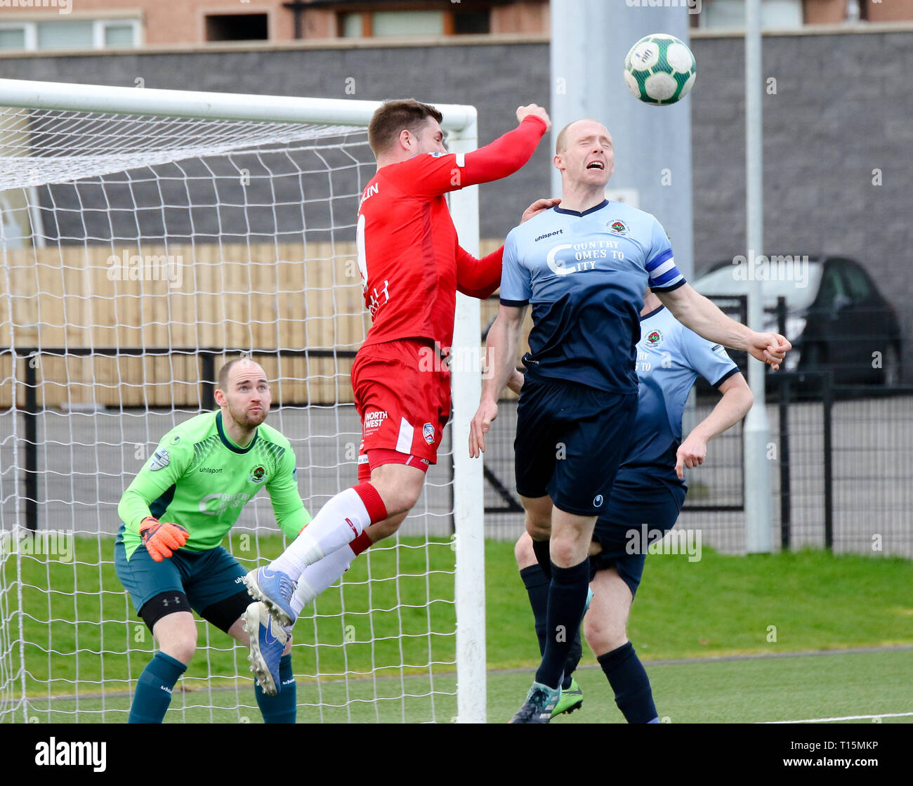 Derry, Northern Ireland, UK. Dean Curry ( Inst) on defensive duties ...