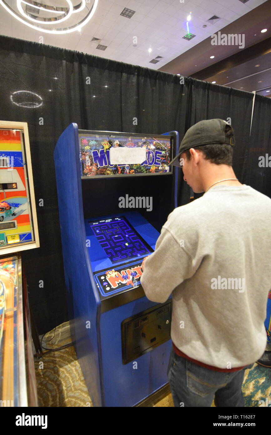 Pac man video game hi-res stock photography and images - Alamy