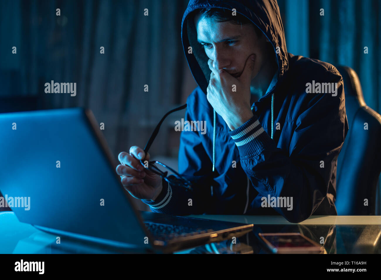 Cracking passwords hi-res stock photography and images - Alamy