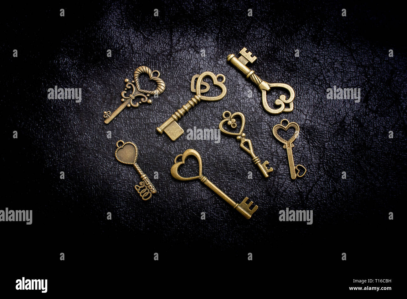 Heart shaped retro metal keys on dark background Stock Photo - Alamy