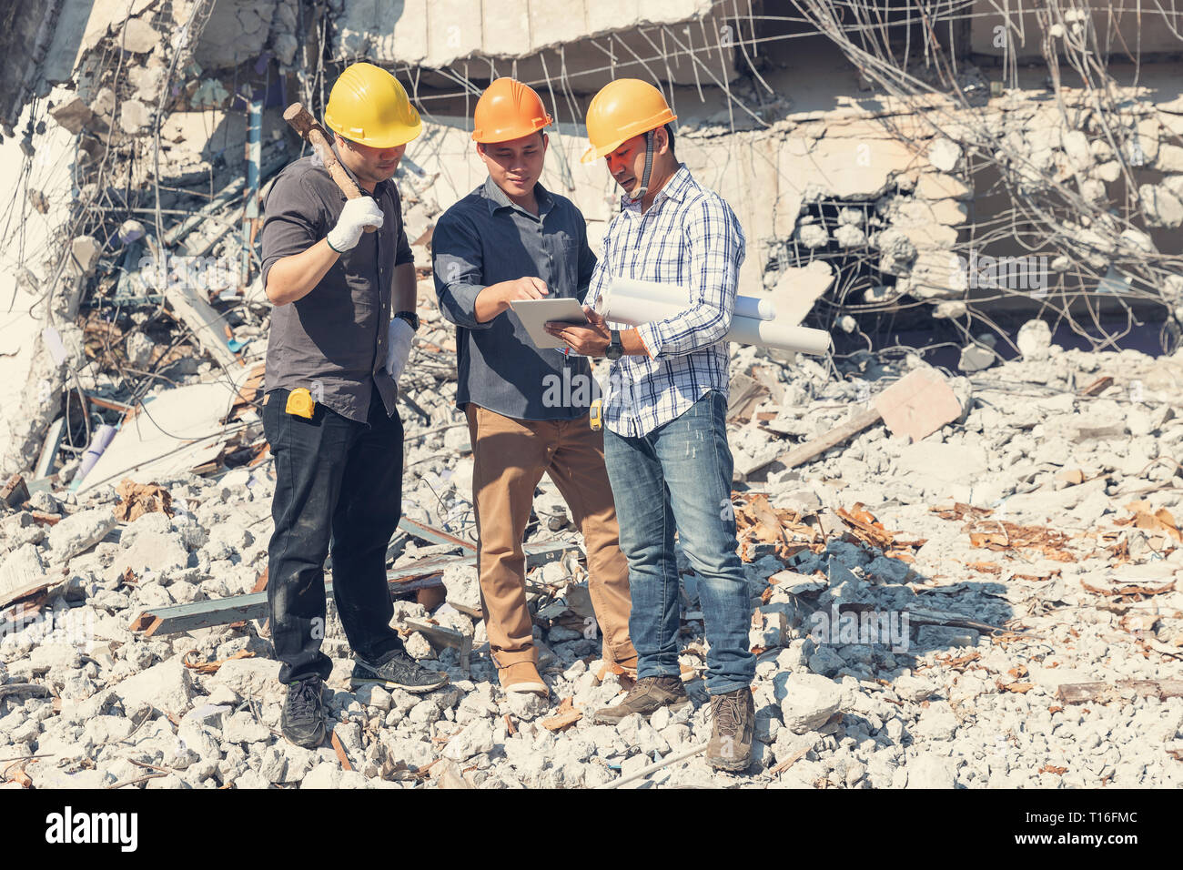 House demolition team hi-res stock photography and images - Alamy