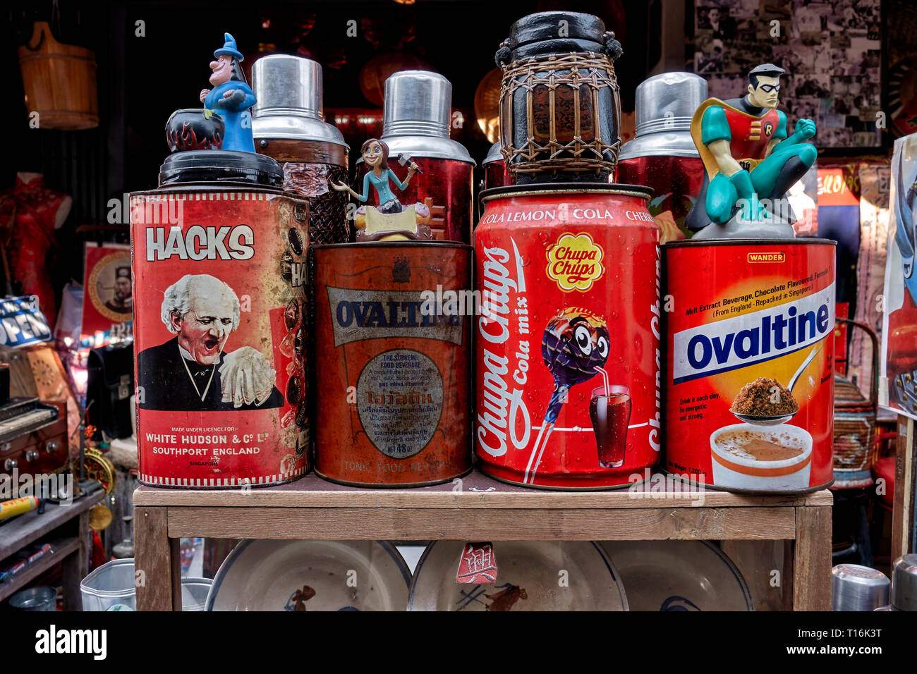 Vintage Chinese objects for sale at a street stall. Chinatown, Huay Yai ...