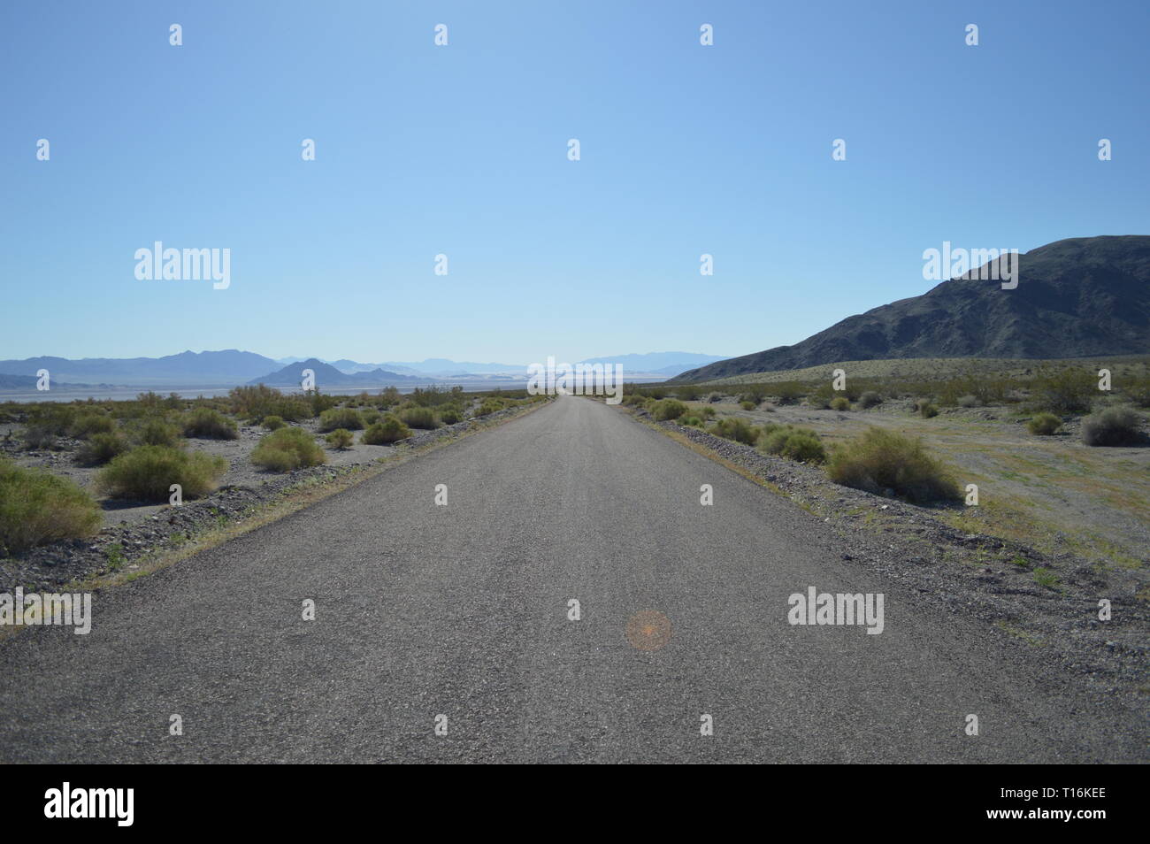 Endless stretch of road hi-res stock photography and images - Alamy