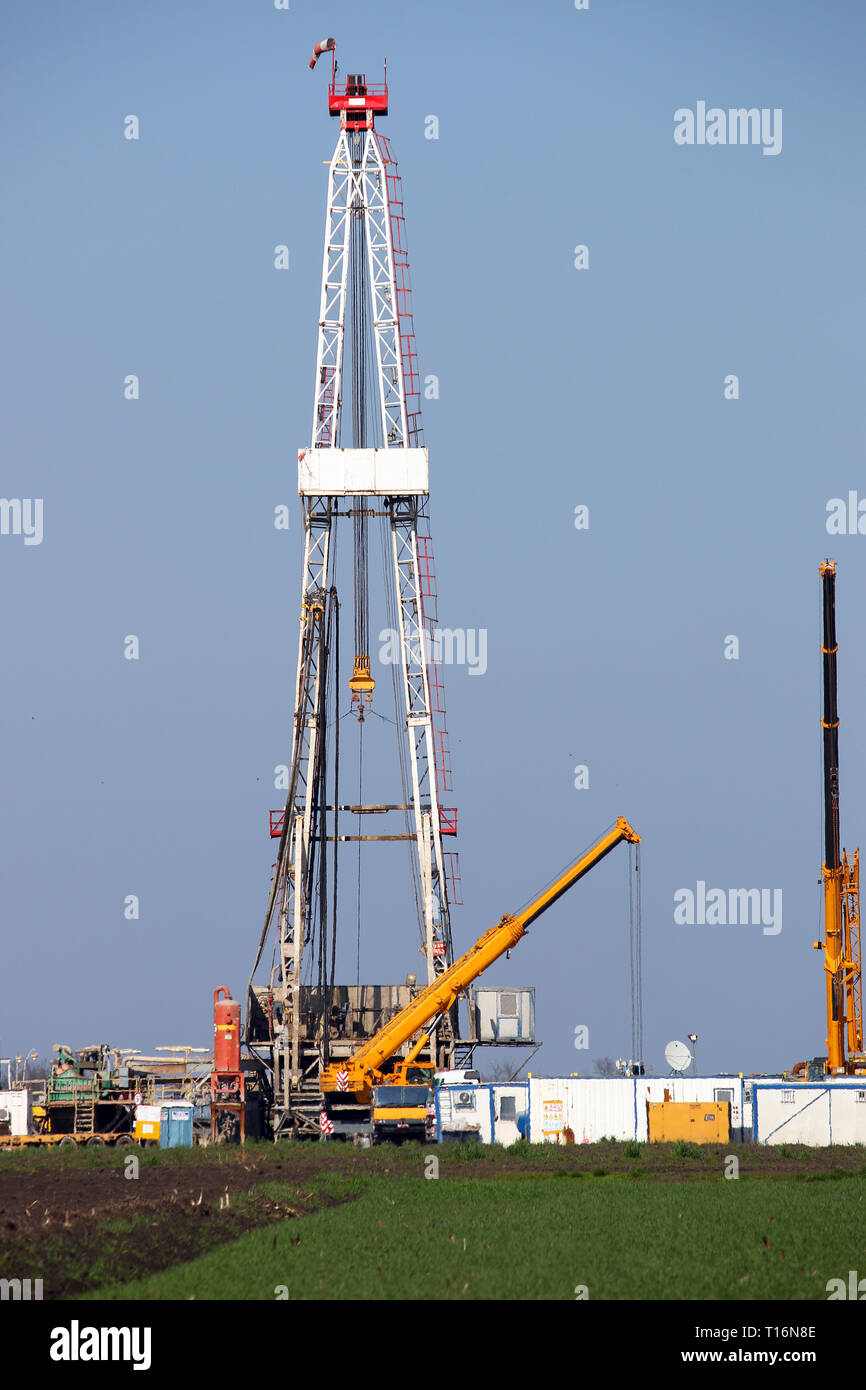 land oil drilling rig and cranes mining industry Stock Photo - Alamy