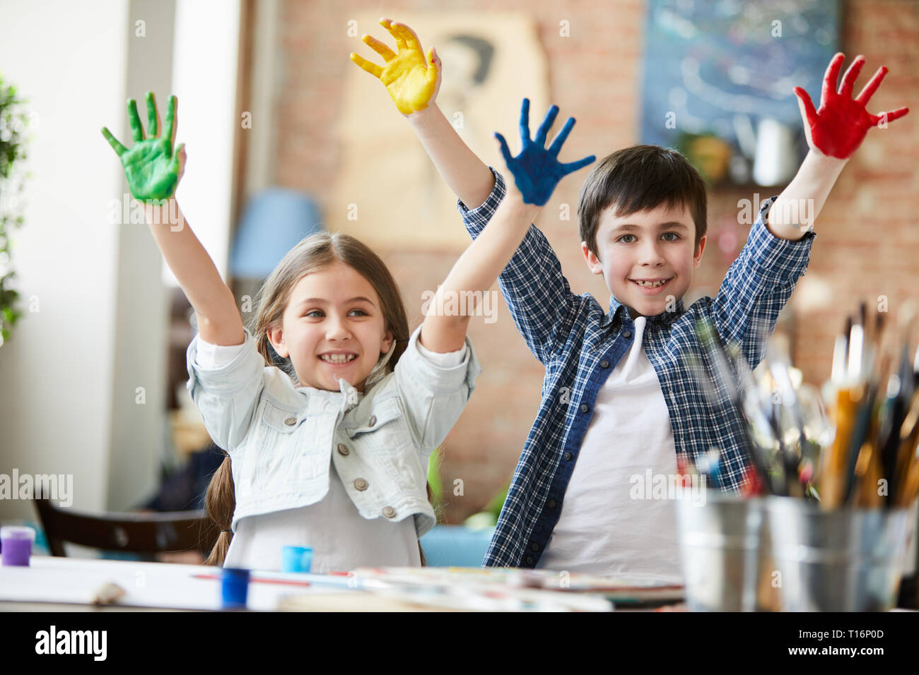 Kids paint hands hi-res stock photography and images - Alamy