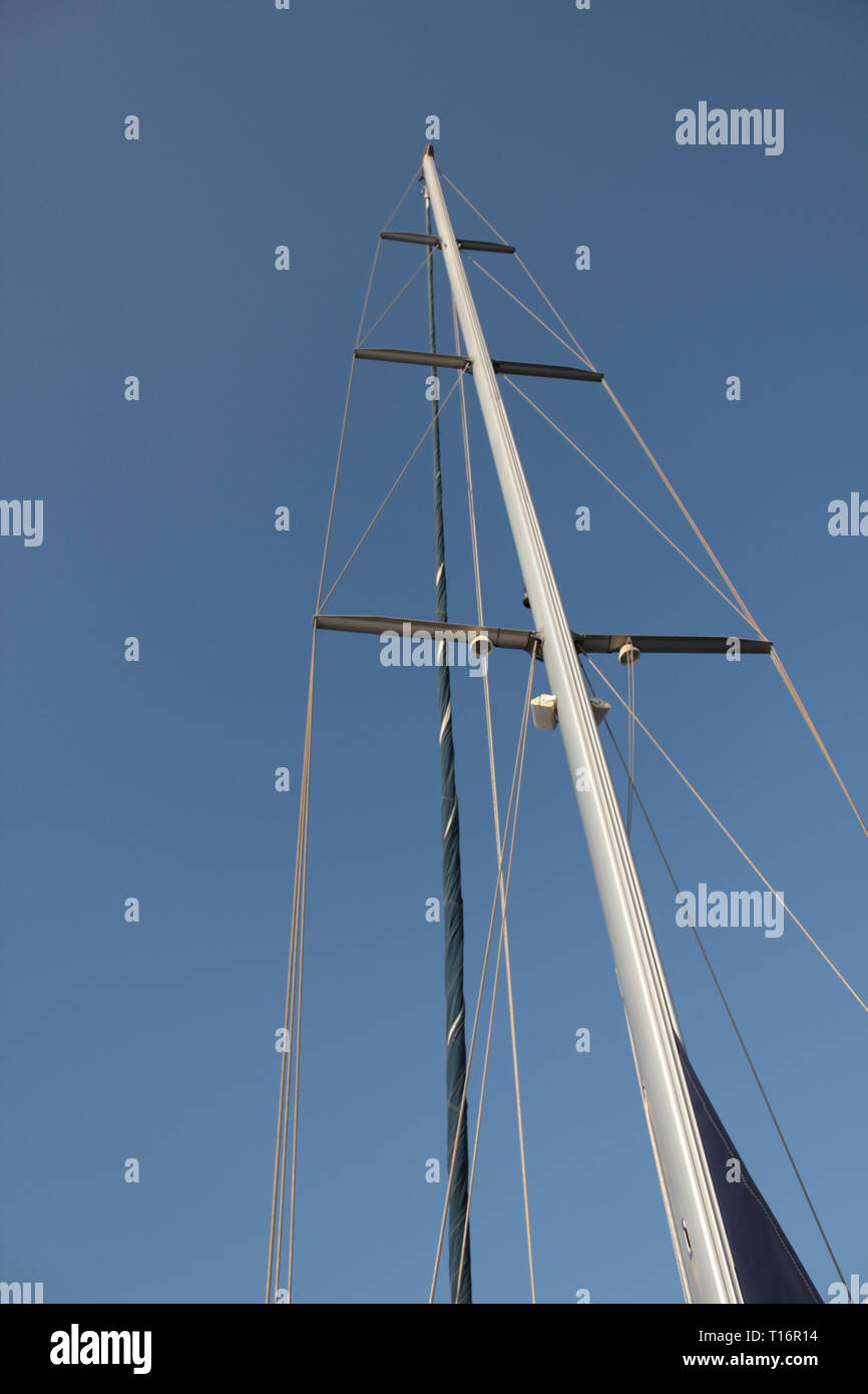 Sun rigging mast ropes sailing hi-res stock photography and images - Alamy