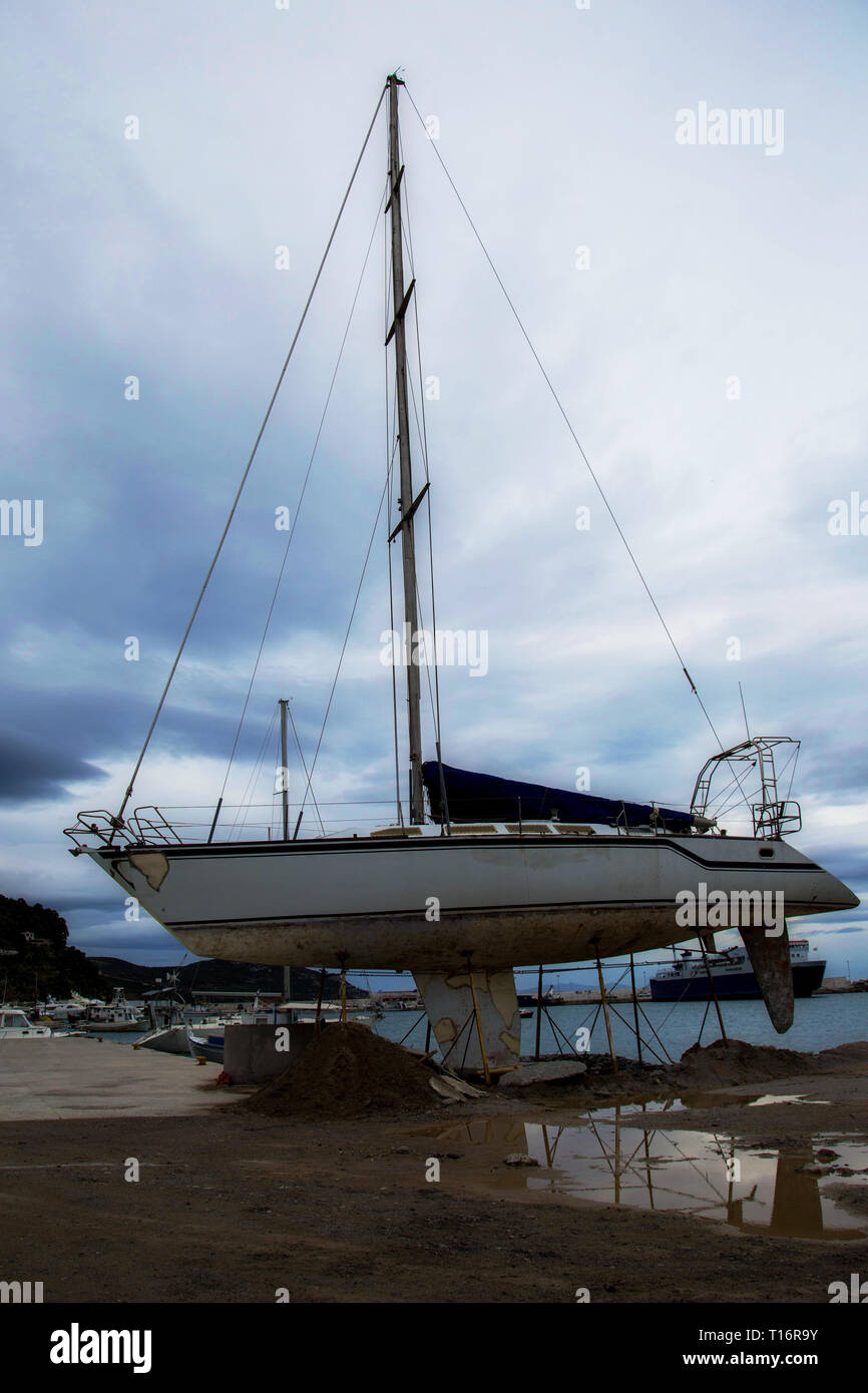Sail repairs hi-res stock photography and images - Alamy