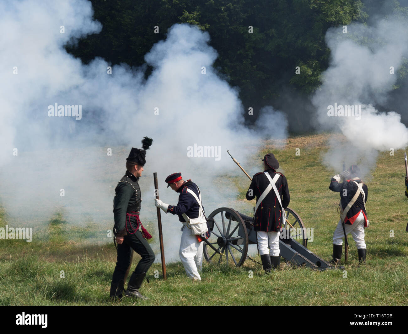 Reload musket hi-res stock photography and images - Alamy
