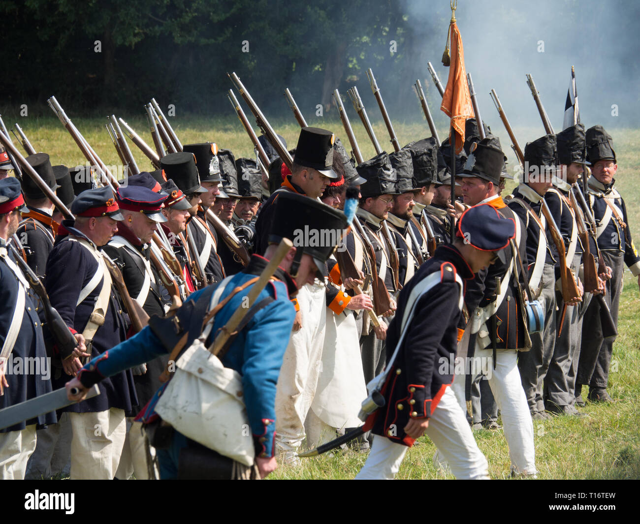 Advancing allied troops hi-res stock photography and images - Alamy