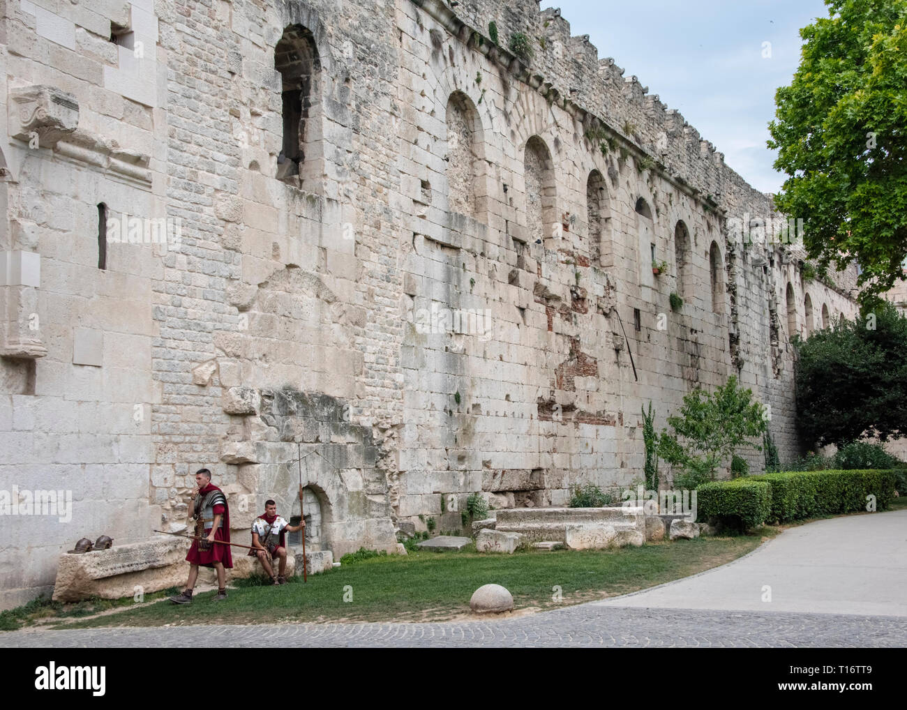 Man dressed ancient roman soldier hi-res stock photography and images ...