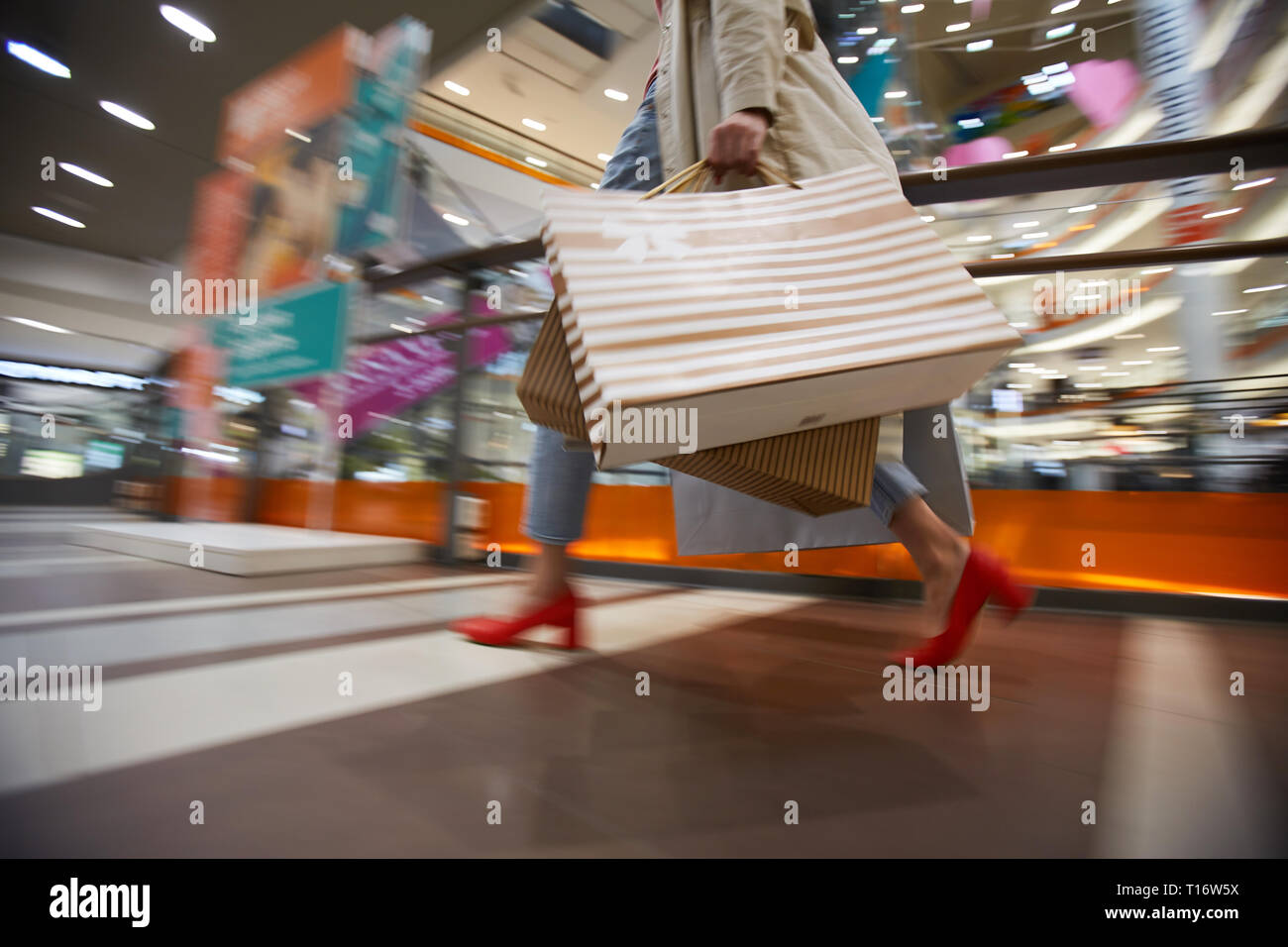 Lady doing shopping in mall Stock Photo - Alamy