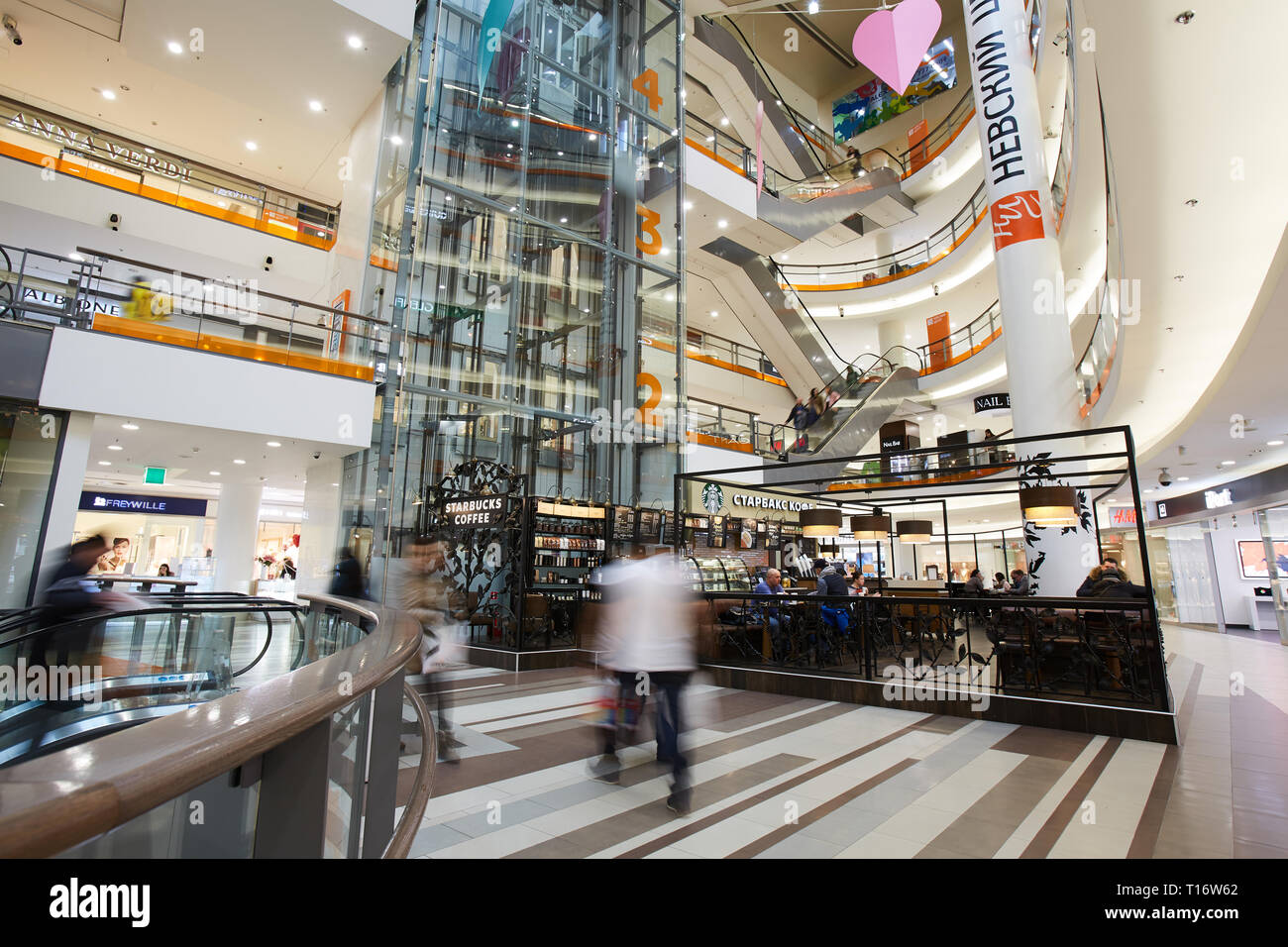 Shopping mall display interior hi-res stock photography and images - Alamy