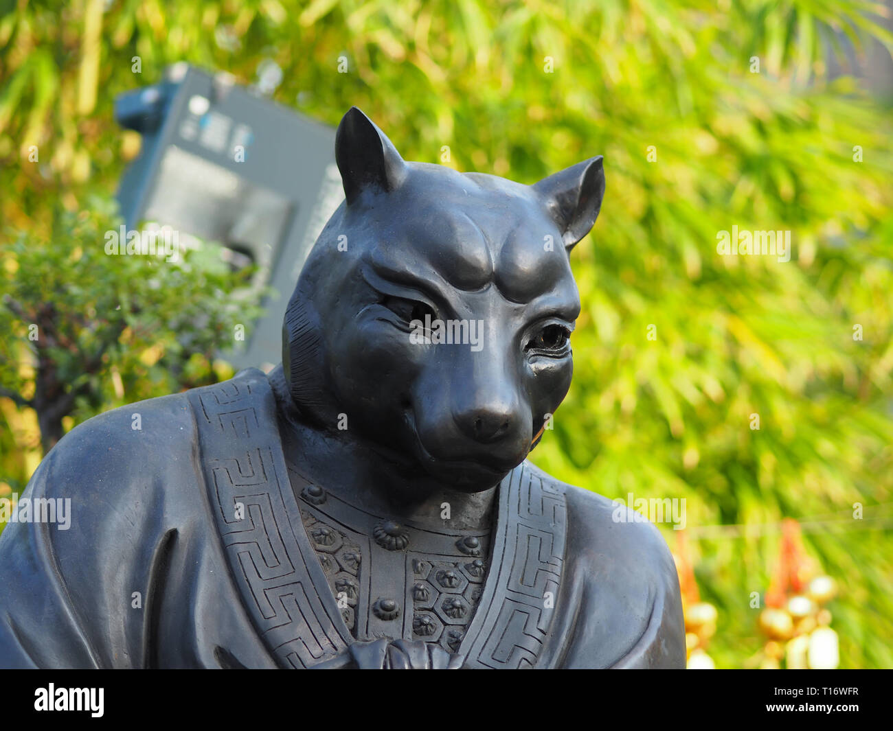 Chinese cat statue hi-res stock photography and images - Alamy