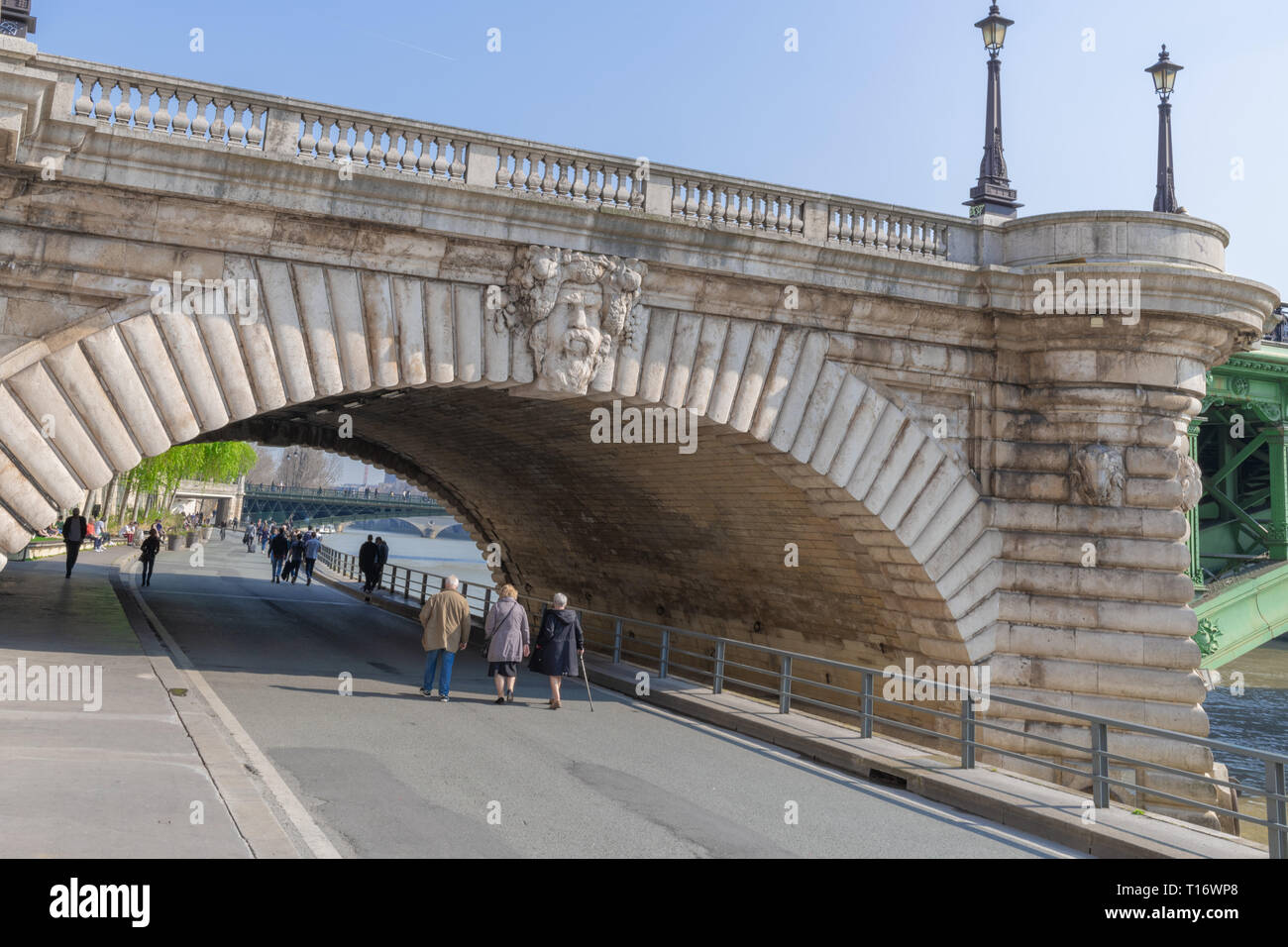 Historic bridges paris hi-res stock photography and images - Alamy