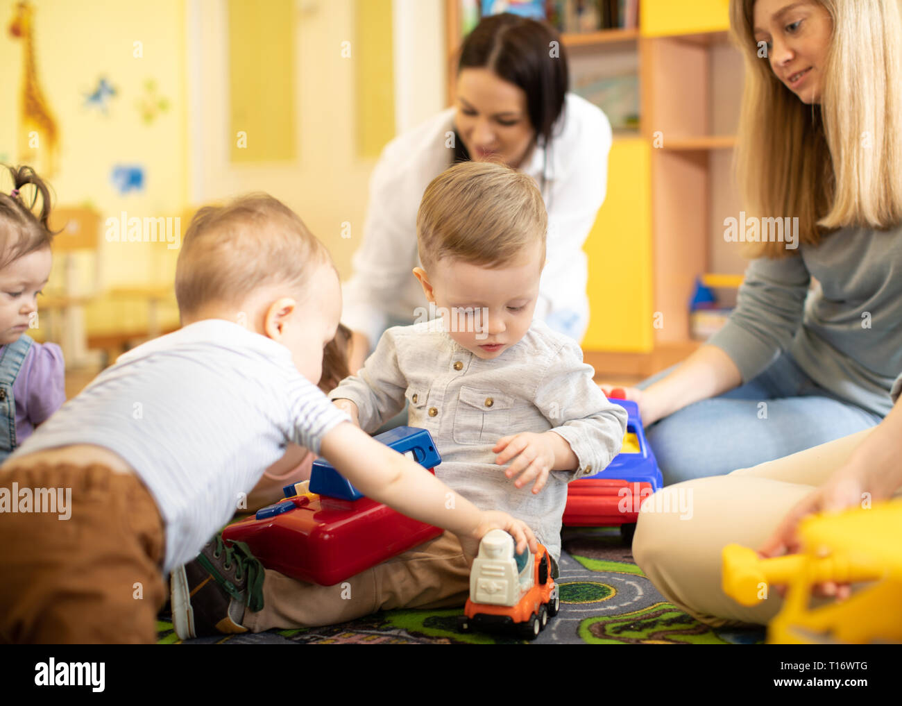 Group of moms with babies hi-res stock photography and images - Alamy