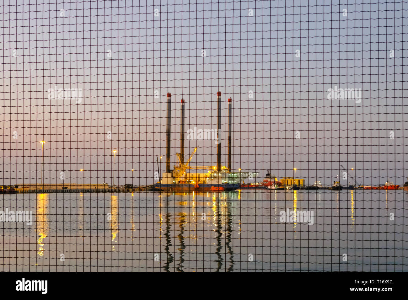 Drilling rig night hi-res stock photography and images - Alamy