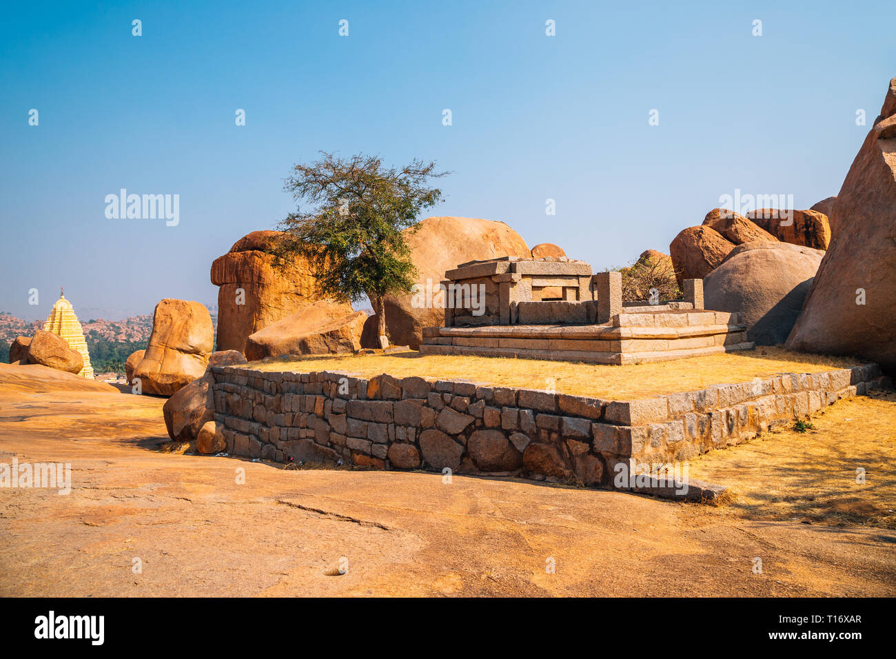 Hemakuta Hill Temple, ancient ruins in Hampi, India Stock Photo - Alamy