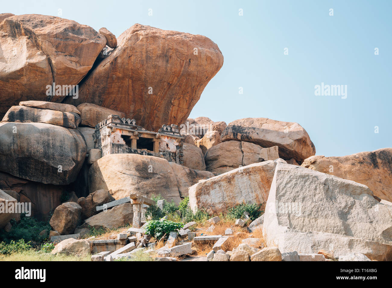 Hemakuta Hill Temple, ancient ruins in Hampi, India Stock Photo - Alamy