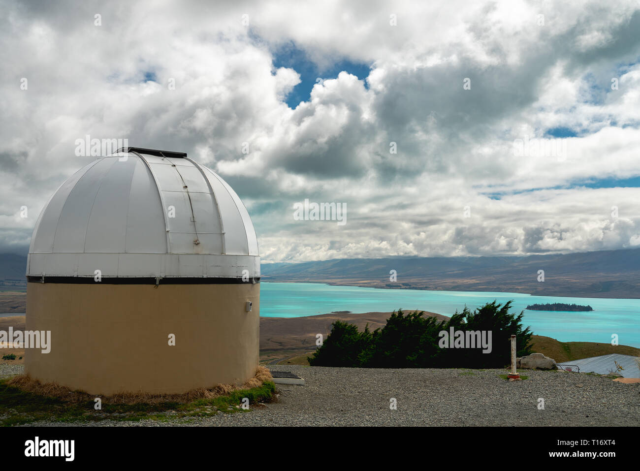 Mount John University Observatory, lake Tekapo, and amazing cloudy sky ...