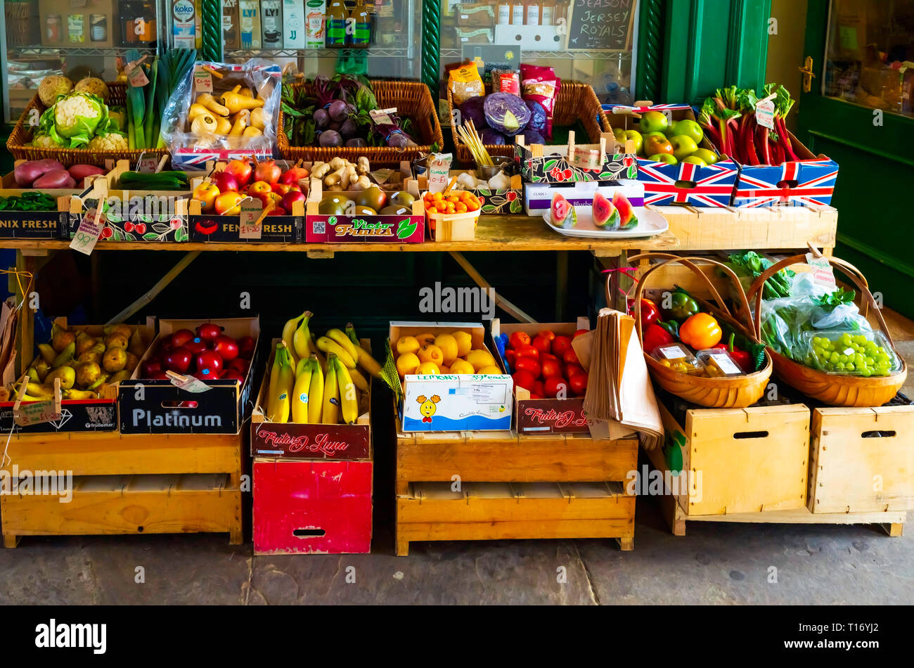 Fruit vegetable display in front hi-res stock photography and images ...