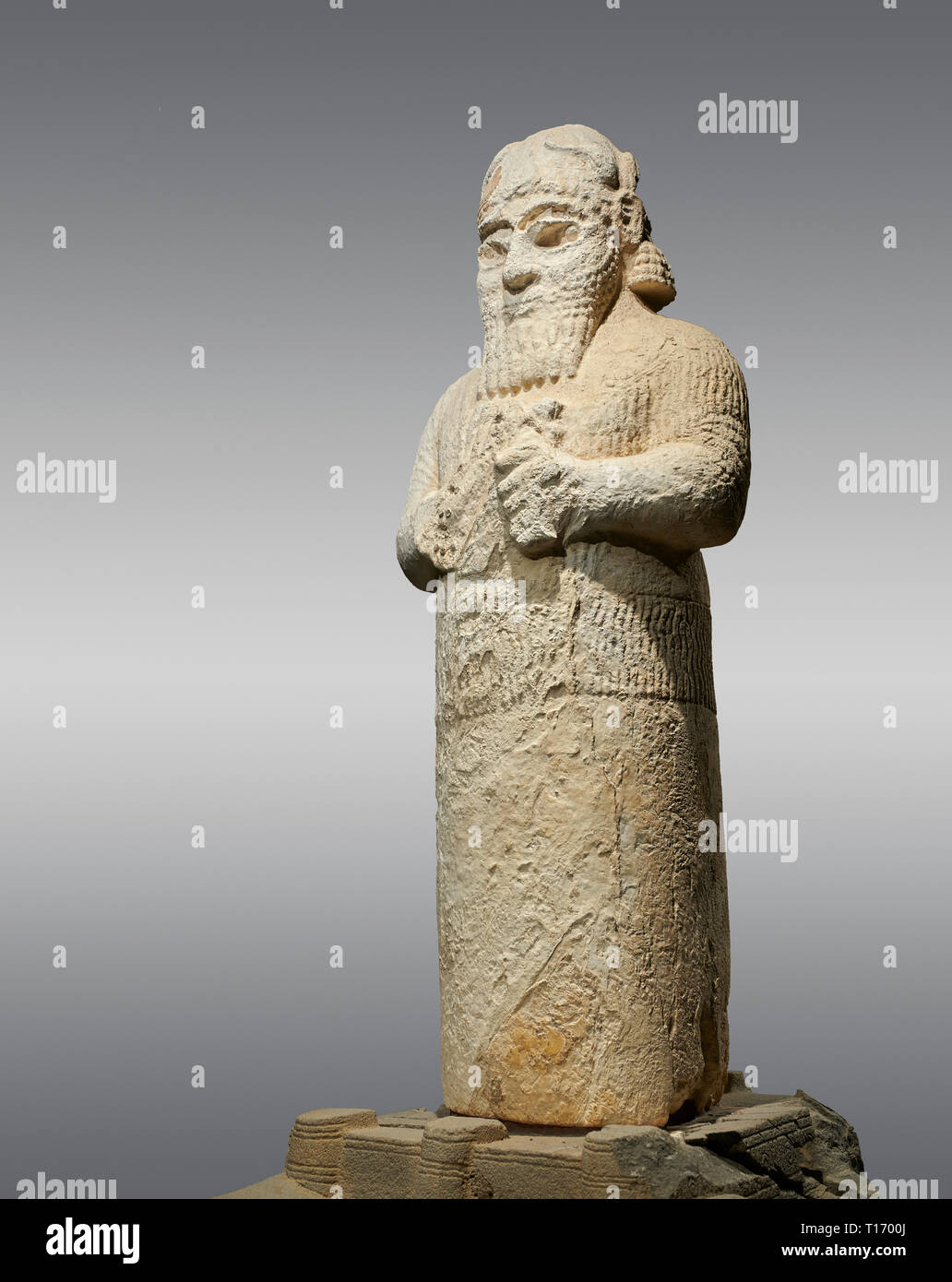 Image of hittite statue hi-res stock photography and images - Alamy