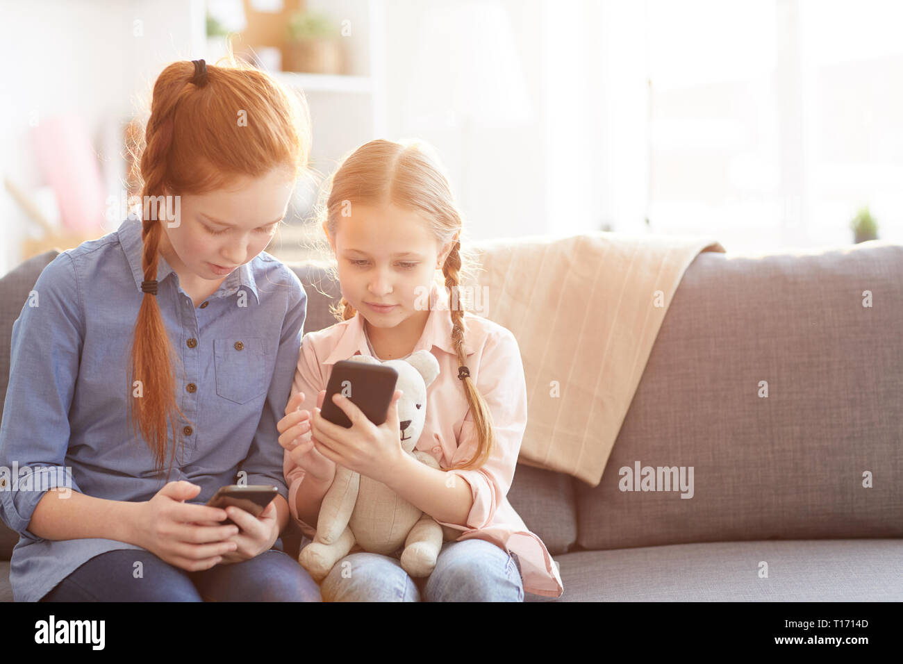 Children using Smartphones at Home Stock Photo - Alamy