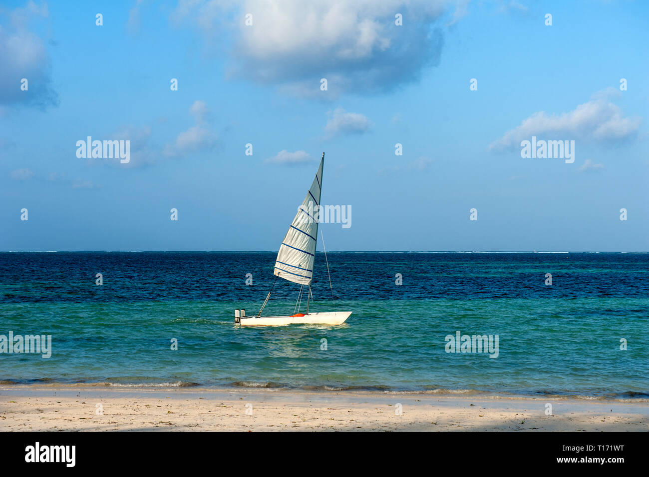 African fishing boat in ocean hi-res stock photography and images - Alamy