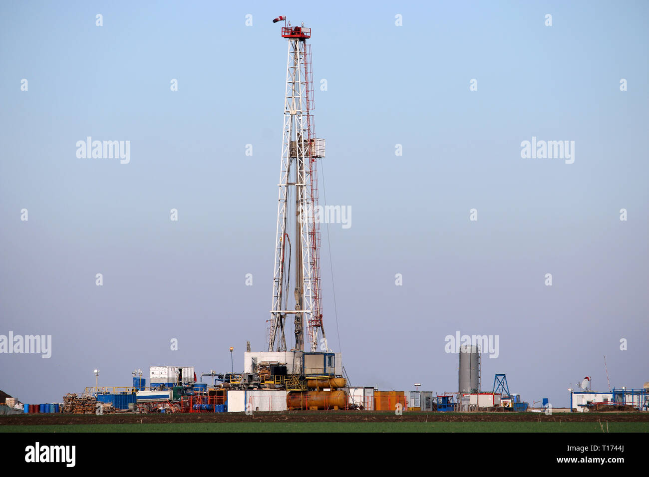 Oil shale mining hi-res stock photography and images - Alamy