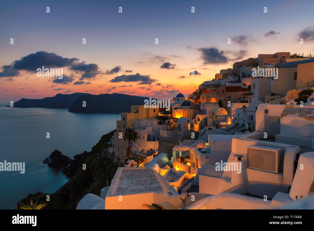 Greek white building hi-res stock photography and images - Alamy