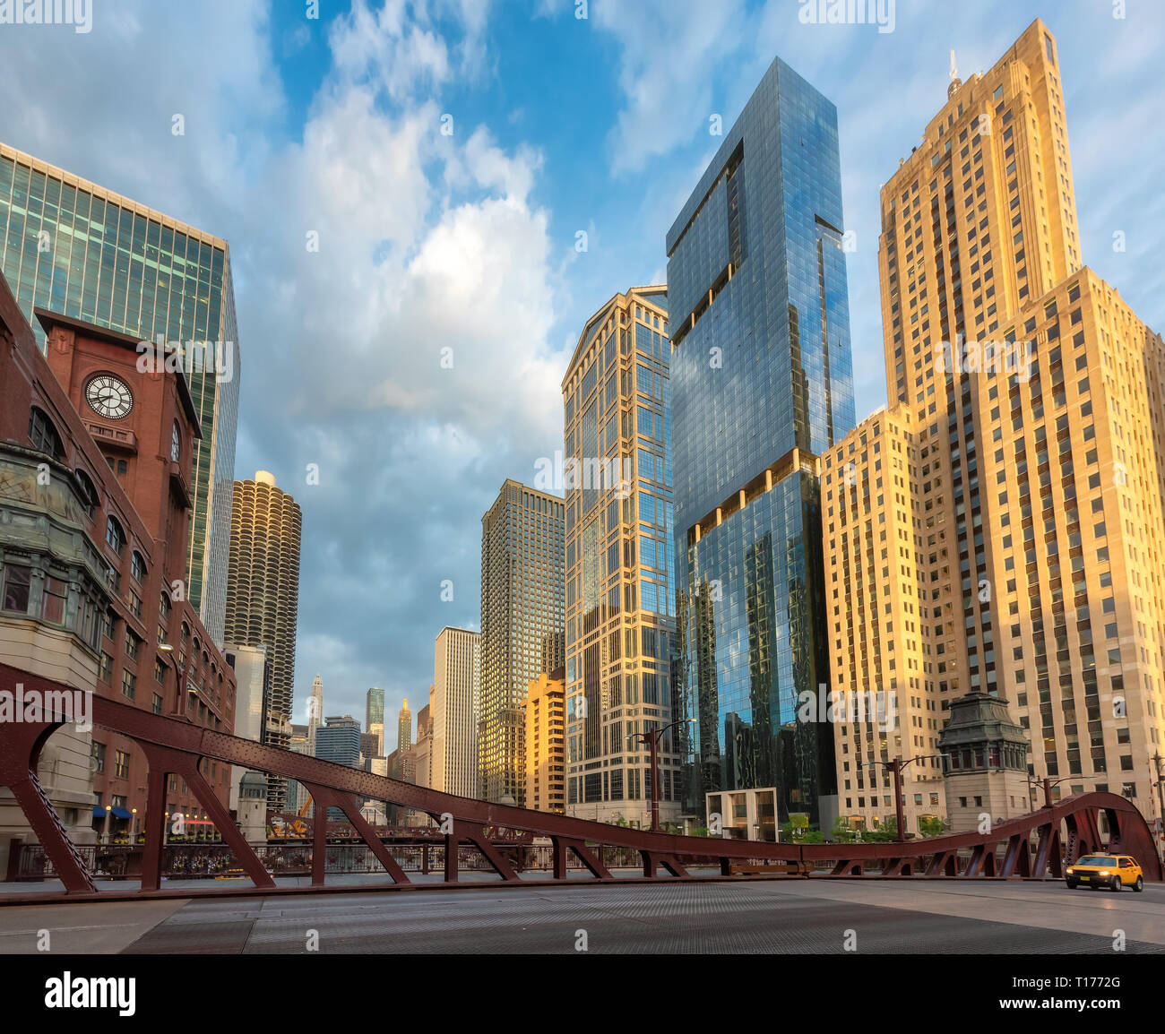 Chicago bridges hi-res stock photography and images - Alamy
