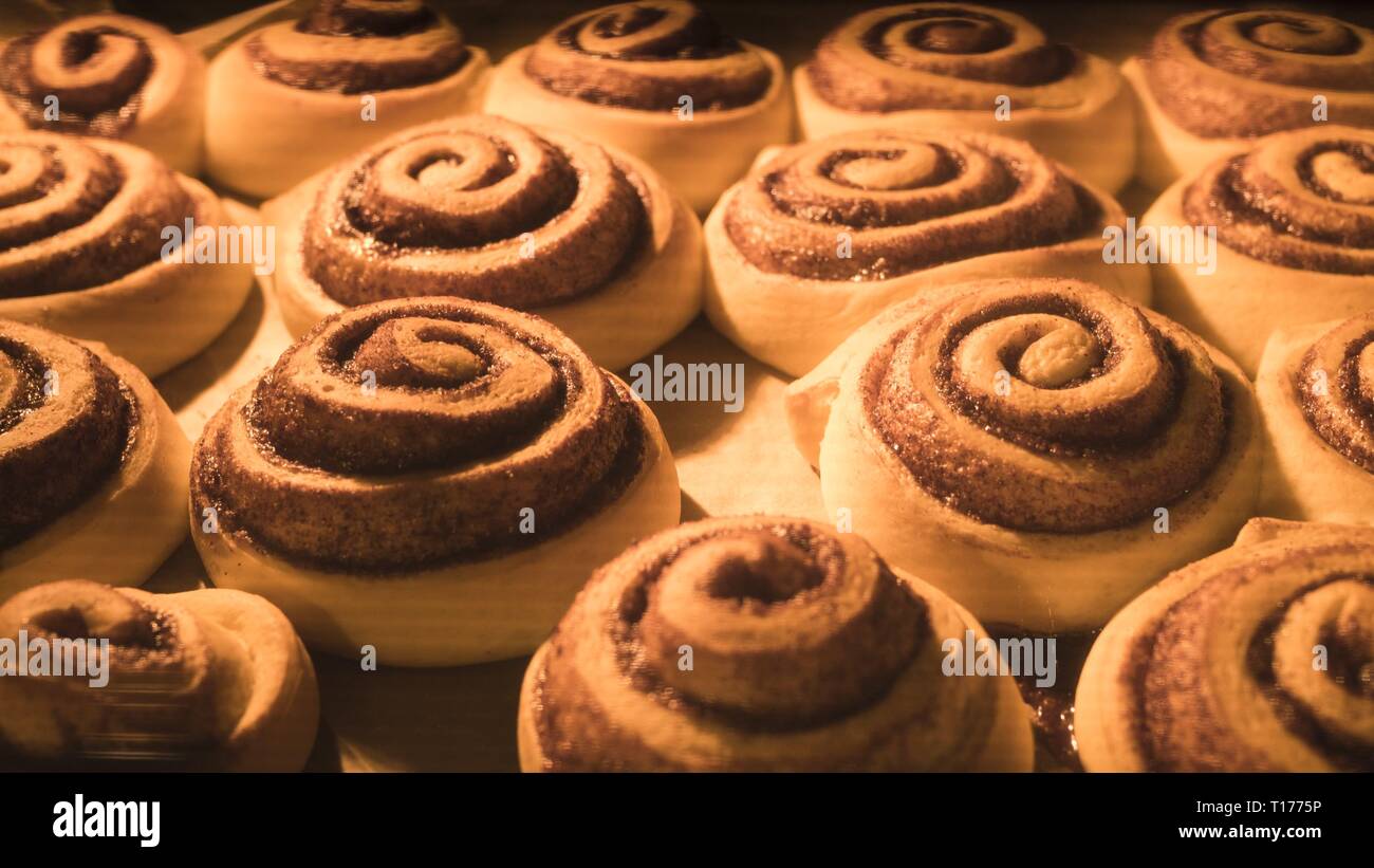 Food time lapse oven hi-res stock photography and images - Alamy